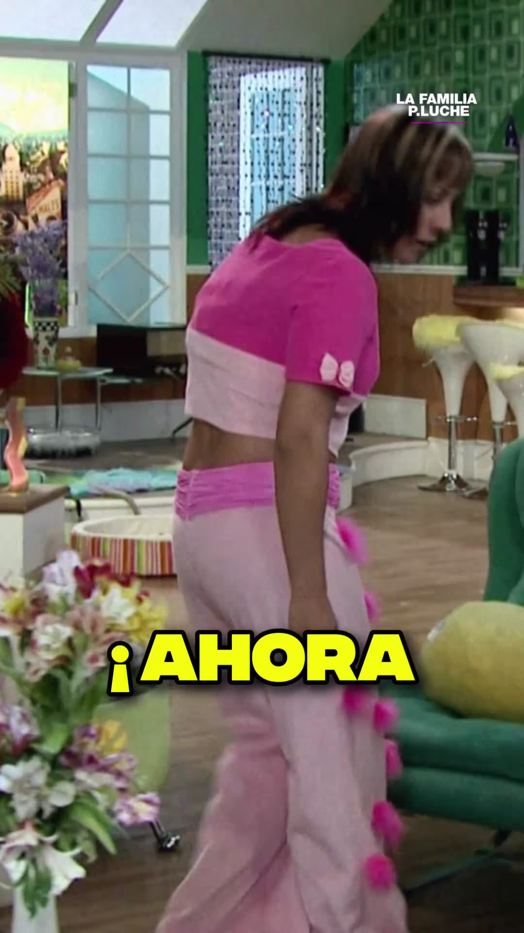 Los P. Luche se GASTAN todo el dinero de la fiesta | Galavisión | Univision
