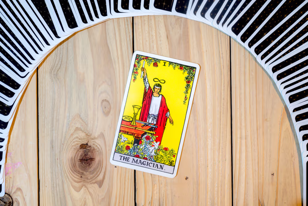 Qué significa la carta del Mago en el tarot - significado y simbolismo ...