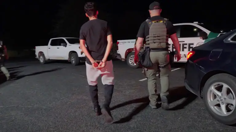 Así operan los traficantes de inmigrantes y de drogas en la frontera de ...