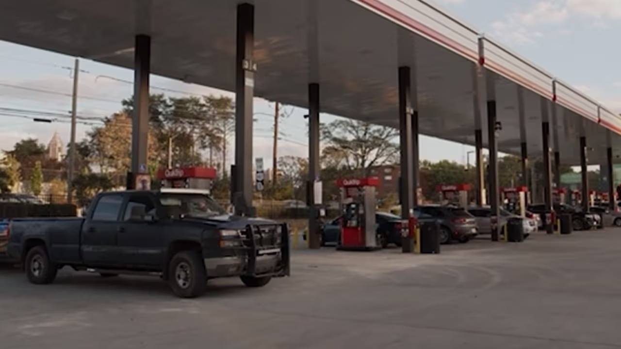 Arizonenses sienten los efectos del alza en el precio de la gasolina ...