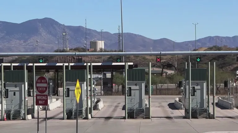 Campesinos y transportistas mantienen bloqueo en la garita fronteriza ...