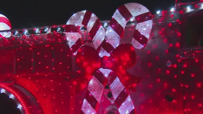 Desfile anual de luces navideñas de APS en el Valle: Cuándo, dónde y a ...