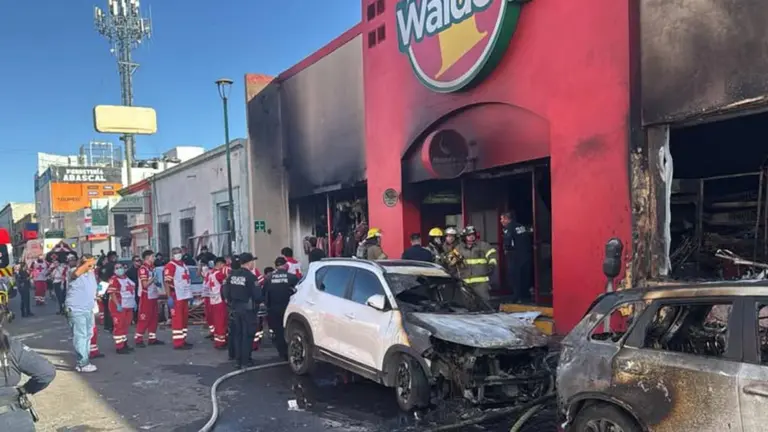 Explosión e incendio en Waldo’s de Hermosillo Sonora deja muertos y ...