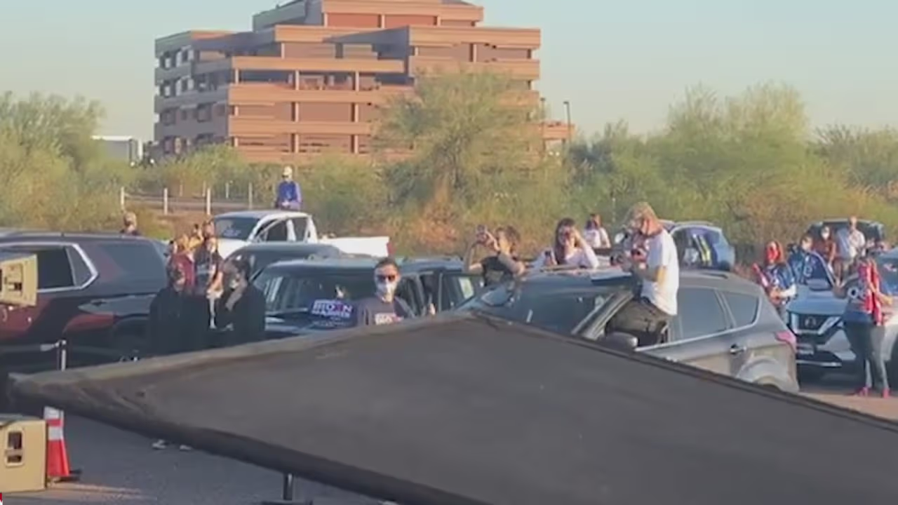 Kamala Harris visita Arizona en un evento con distanciamiento social a ...