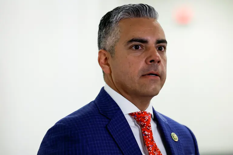 El republicano Juan Ciscomani vota contra la extensión a los subsidios ...