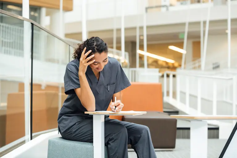 Organización anuncia becas para estudiantes hispanos en Atlanta ...