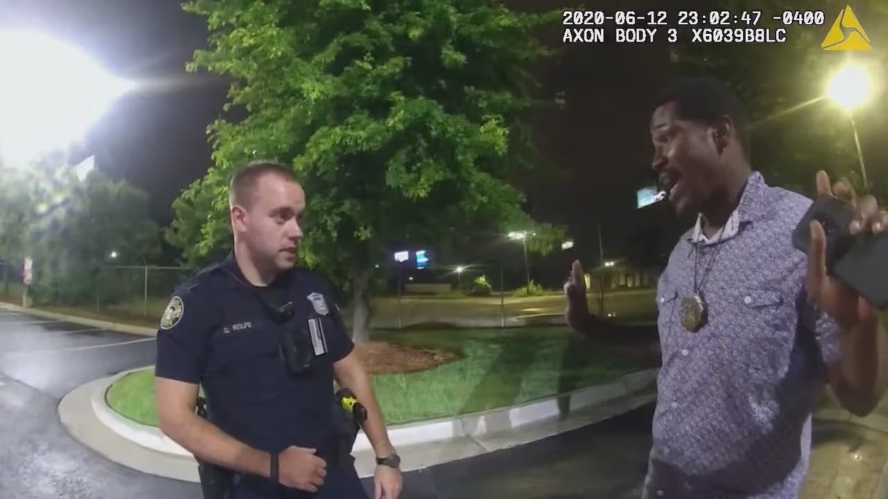 Policías Garrett Rolfe y Devin Brosnan que dispararon y mataron a ...