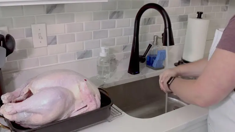 Te decimos cómo mantener tu cena y sobras de forma segura | Video ...