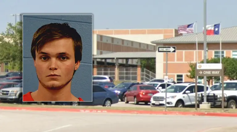 Arrestan a Joseph Ellis por publicar una foto con un arma frente a una escuela secundaria de ...