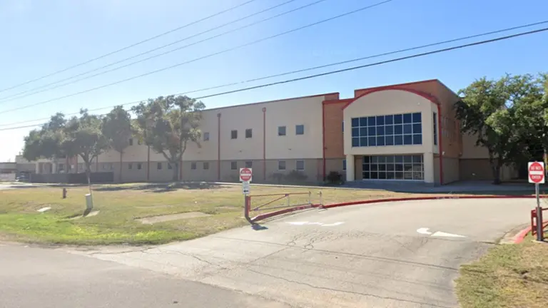 Estudiante de Hays High School fue detenido con un arma de fuego en el campus | Univision 62 ...