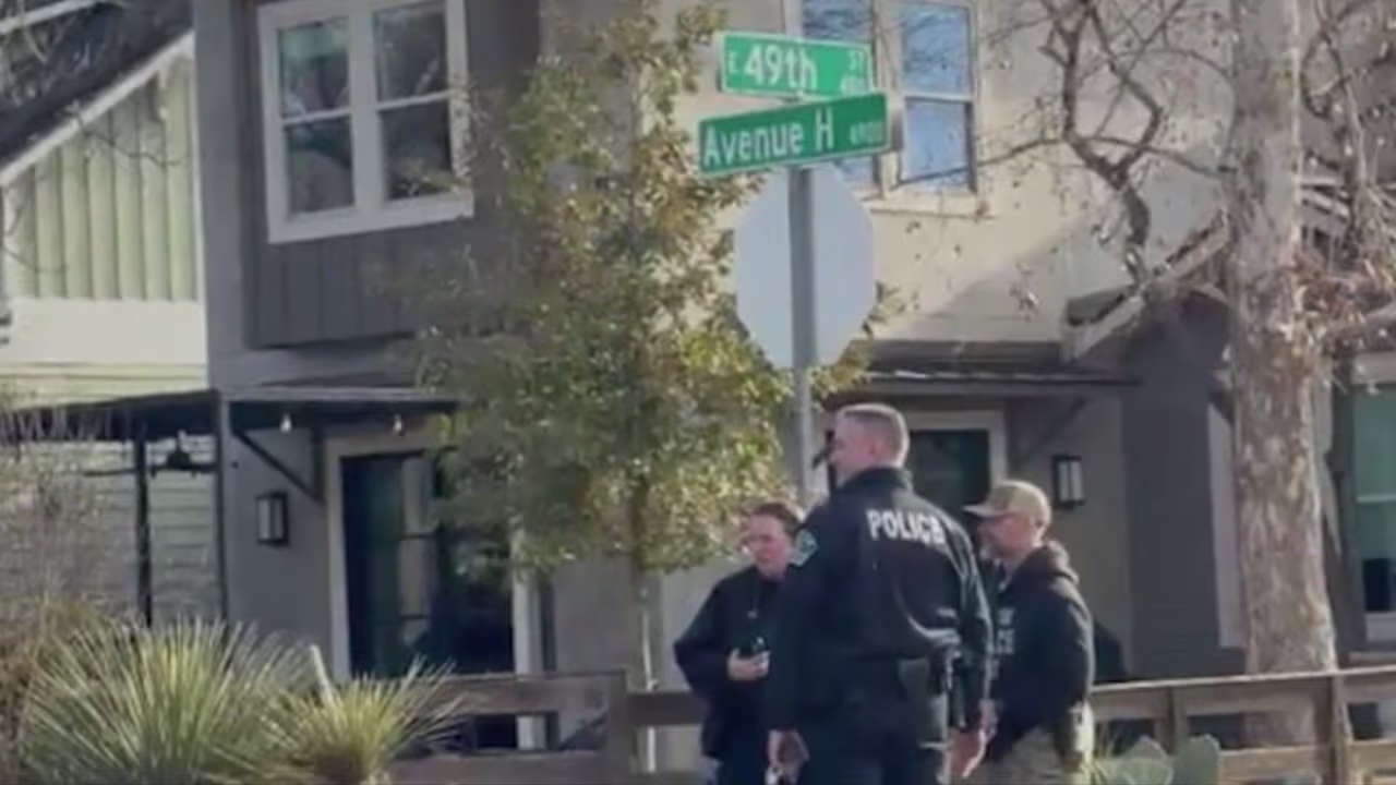 Equipo SWAT responde a reporte de atrincherado acusado de violencia ...
