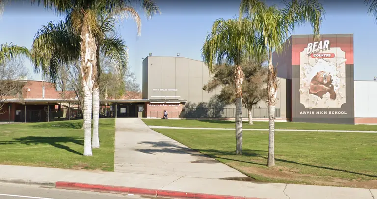 Caso de bullying en Arvin High School causa indignación, rapan a ...