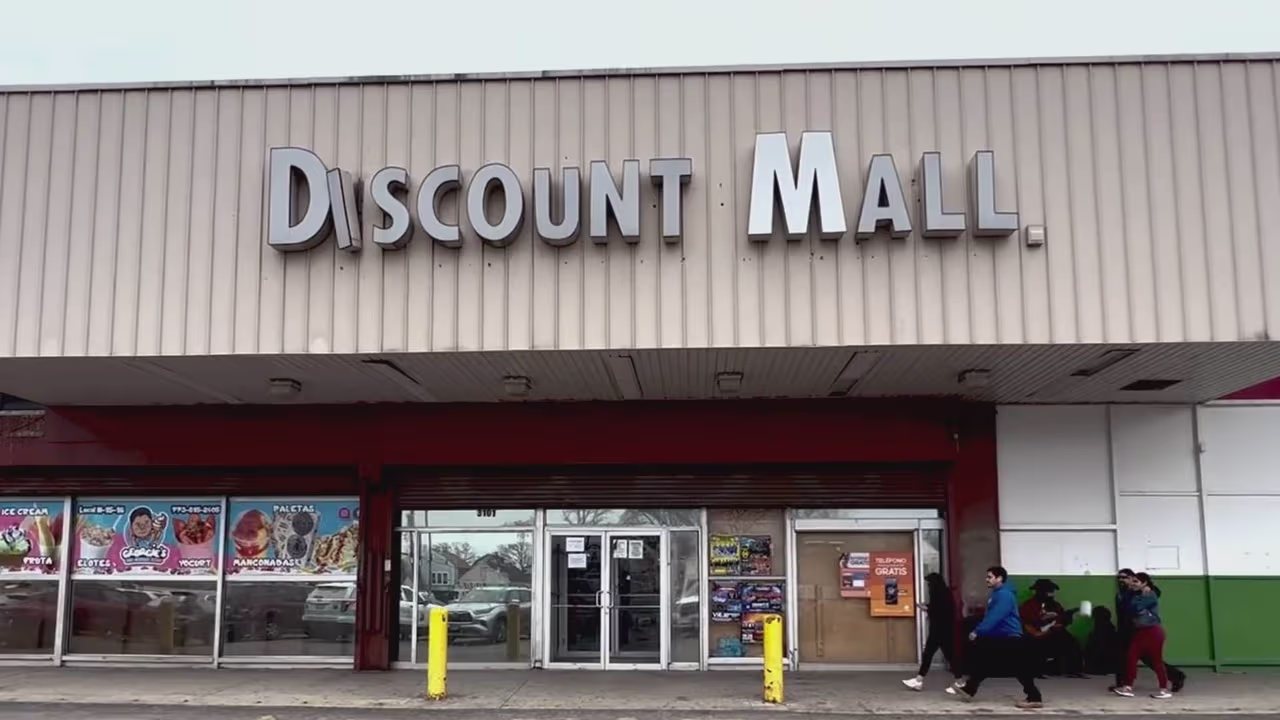 Decenas de comerciantes podrían ser desalojados del Discount Mall ...