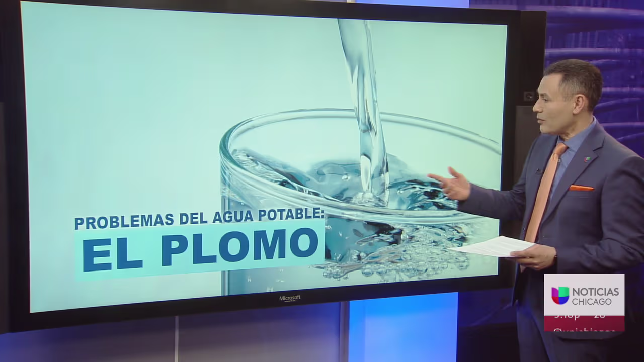 Elgin alerta a residentes por plomo en agua potable | Video | Univision ...