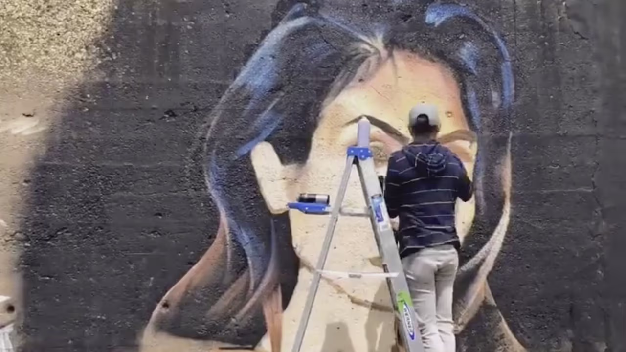 Milton Coronado, el hombre que pintó el mural en honor a Marlen Ochoa ...