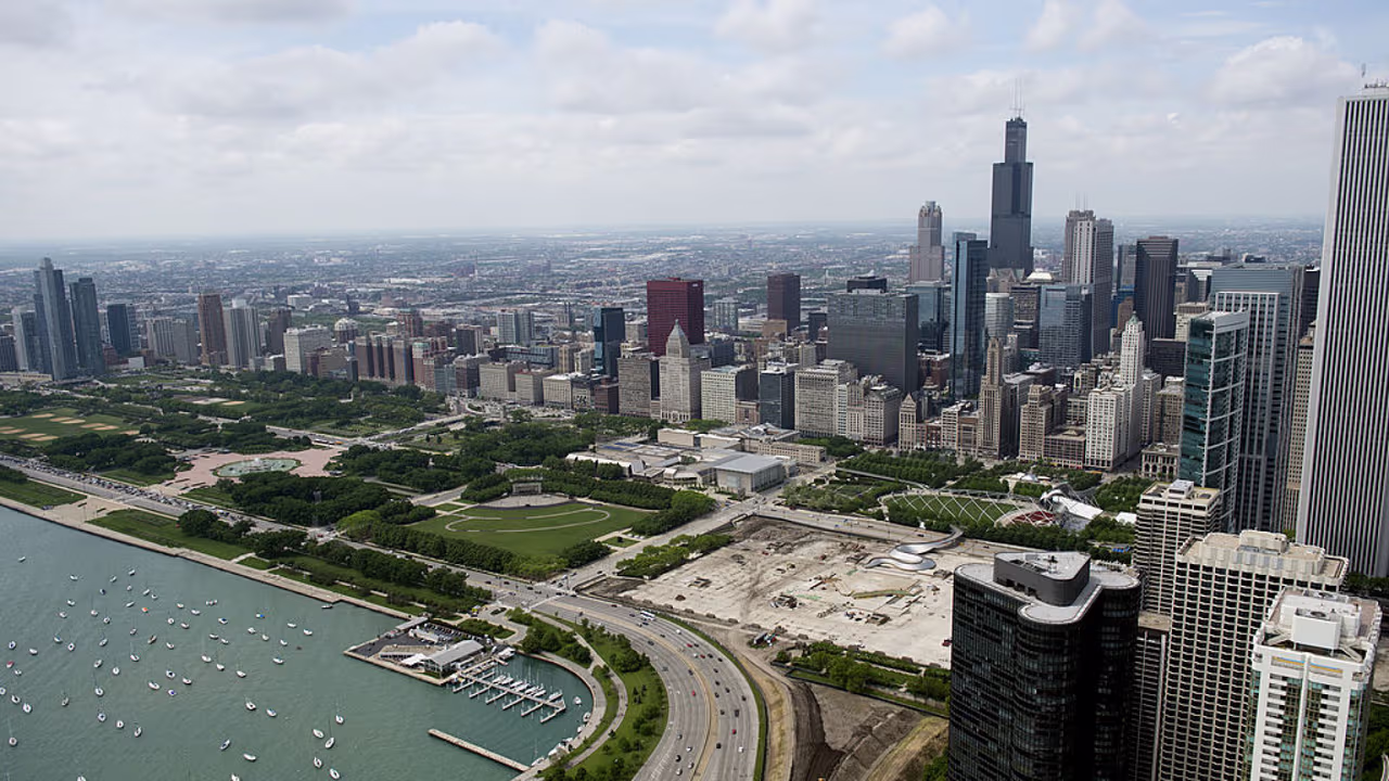 Por fin regresa el sol a Chicago. Se pronostica un día fresco y ventoso ...