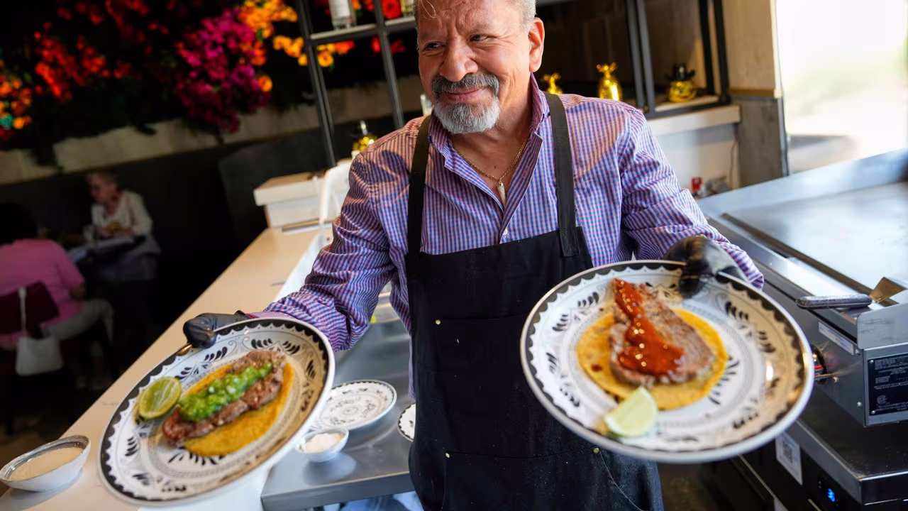 La taquería con estrella Michelin El Califa de León se retira antes de ...