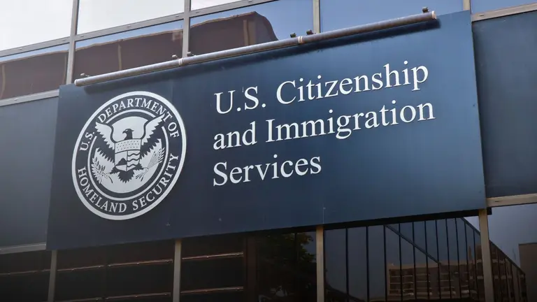 USCIS envía nuevas notificaciones a solicitantes de asilo: revisa tu ...