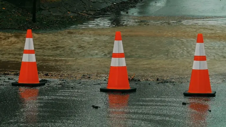 Autoridades advierten por inundaciones y deslizamientos en Tulare ...