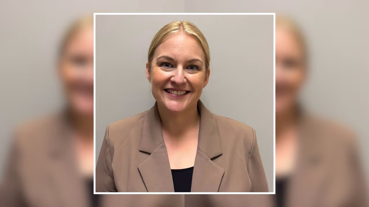 Arrestan a la directora de comunicaciones de Texas City Jennifer Renee ...