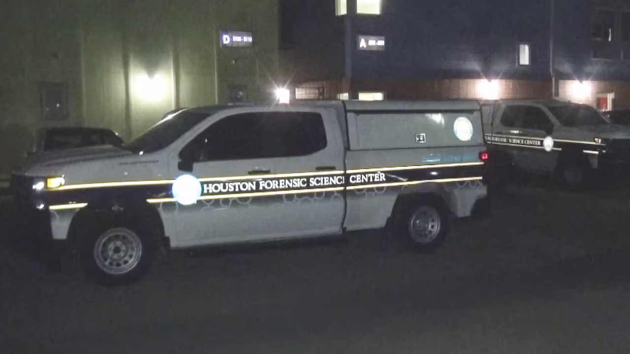 Asesinato en Sakowitz Street, al noreste de Houston: hallan a mujer ...