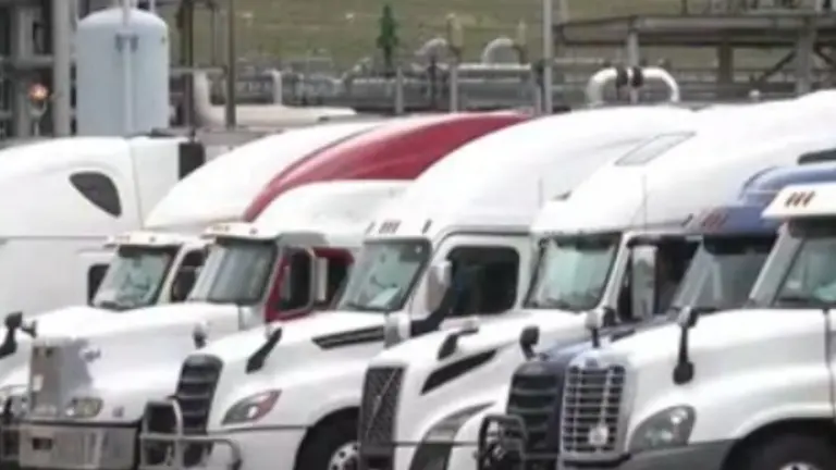 Camioneros en Houston aprenden inglés en clases ante la nueva regla del ...