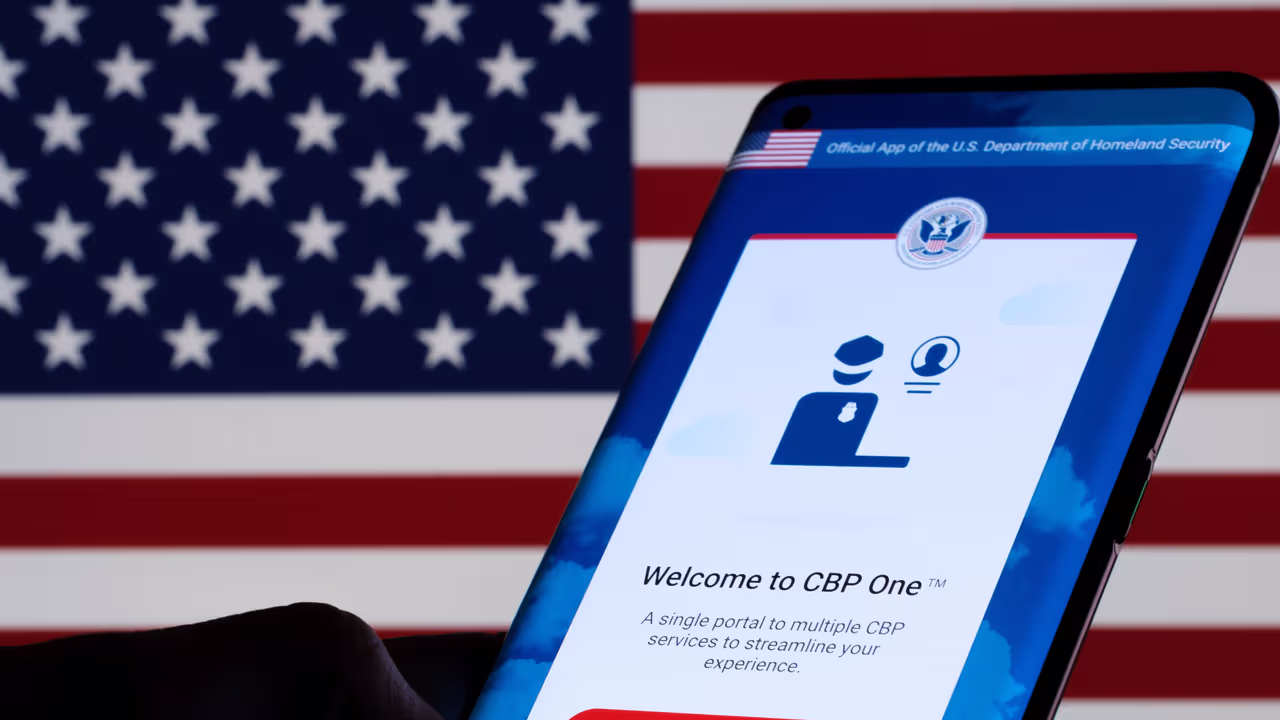 Gobierno de Trump quita parole a inmigrantes que entraron con CBP One ...