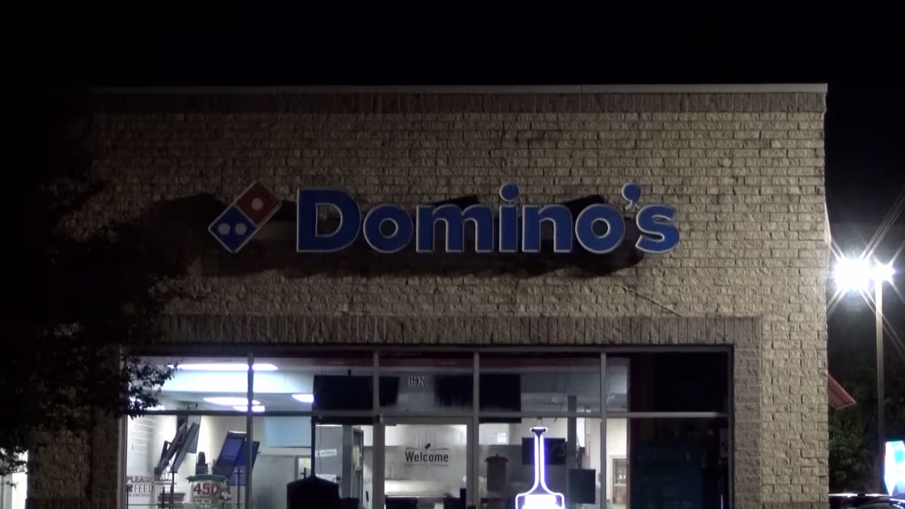 Policía Busca Al Sospechoso De Dispararle A Un Empleado De Domino S
