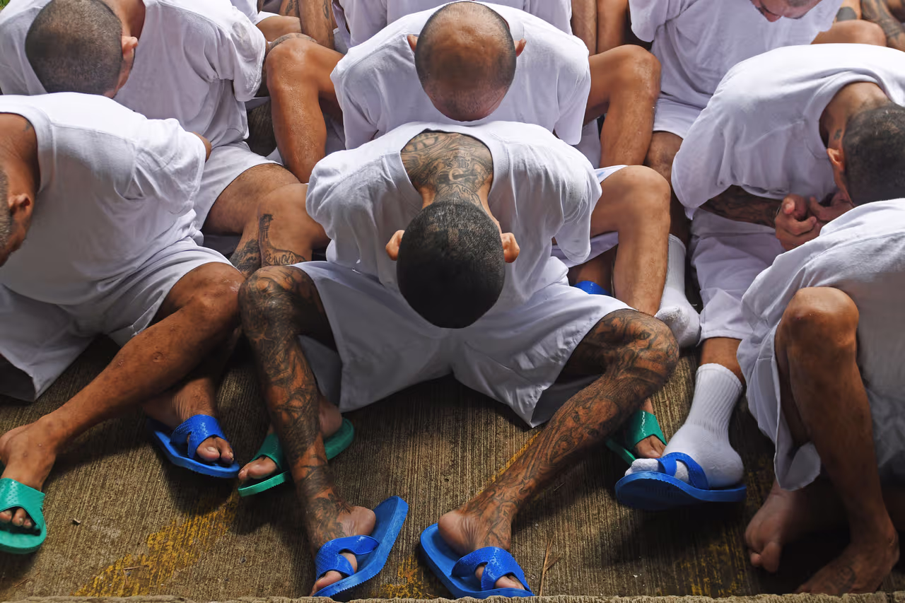 Así fue cómo el FBI infiltró a la pandilla MS-13 en EEUU: pagando y ...