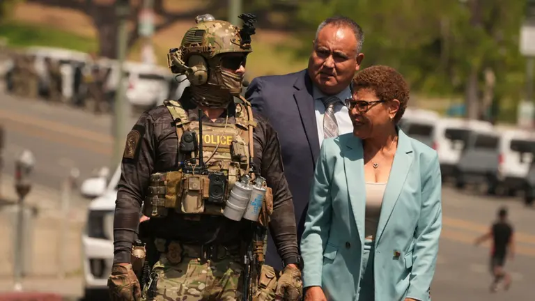 Alcaldesa de Los Ángeles critica operativo de la Patrulla Fronteriza ...