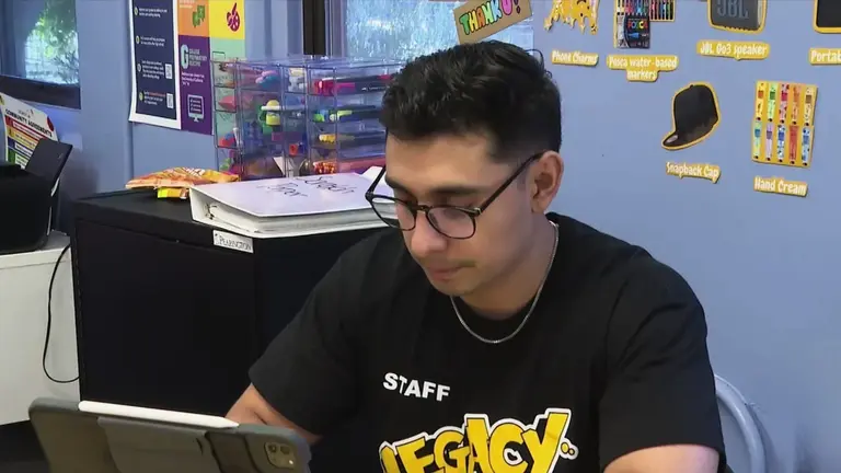 Clases y tutorías gratuitas en Boyle Heights: requisitos y cómo inscribirse | Video | Univision ...