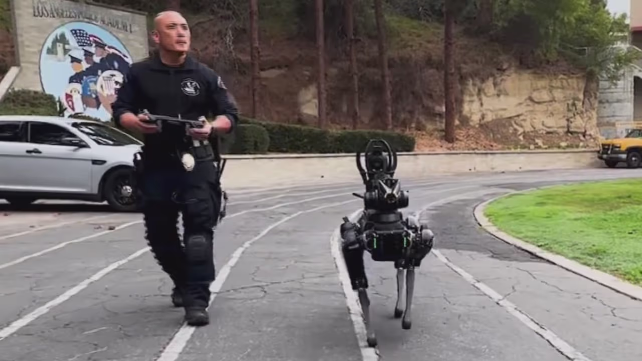 Increíble: LAPD despliega un robot policía para patrullar y responder a ...