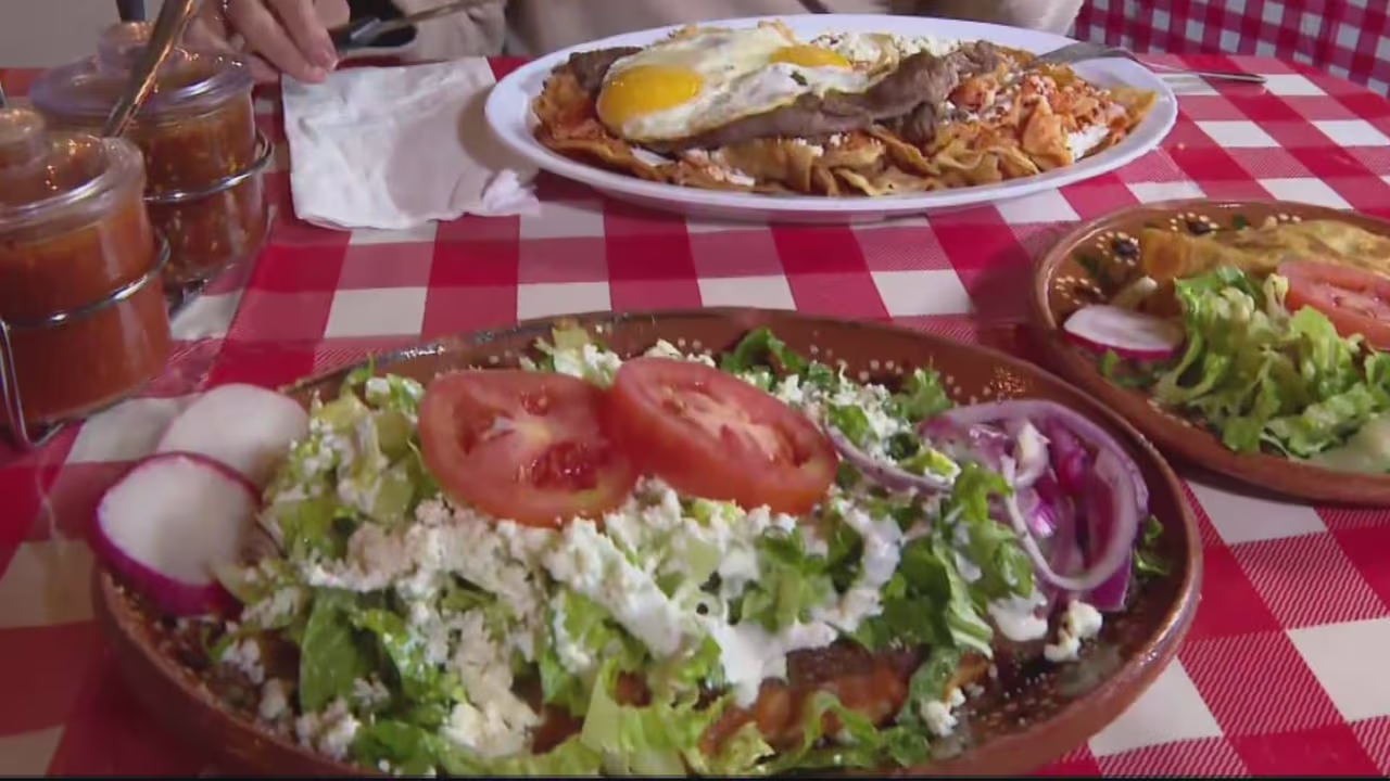 Restaurantes caseros legales en LA con programa MEHKO | Video ...