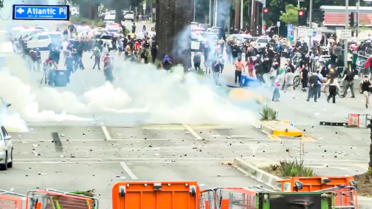 Redada de ICE en Paramount provoca disturbios en Los Ángeles | Video ...