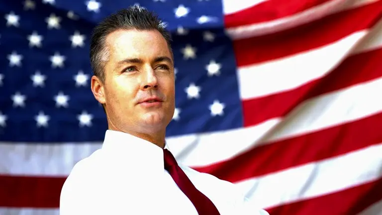 Travis Allen, el candidato opositor a las políticas proinmigrantes y al ...