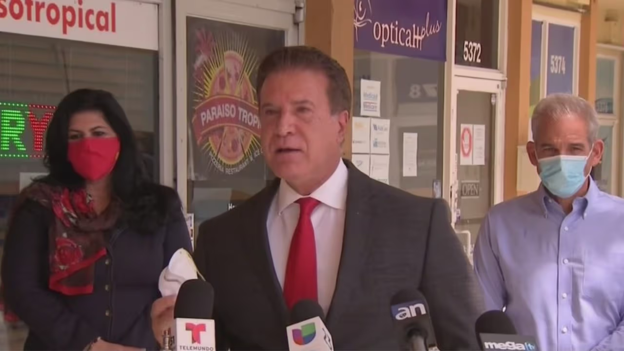 Alcalde de Hialeah le da su apoyo a Alex Penelas, aspirante a la ...