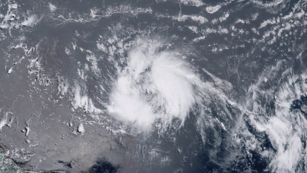 Huracanes en Florida: Monitorean disturbio en el Atlántico, a 40 días ...
