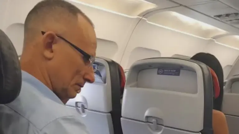 José Daniel Ferrer, líder de la oposición en Cuba y expreso político, viaja en avión a Miami ...