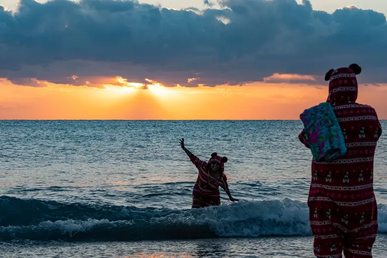 Así se celebra la mañana de Navidad en la playa de Palm Beach | Fotos ...