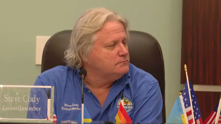 Pedirán a DeSantis que exija renuncia a concejal de Palmetto Bay por ...