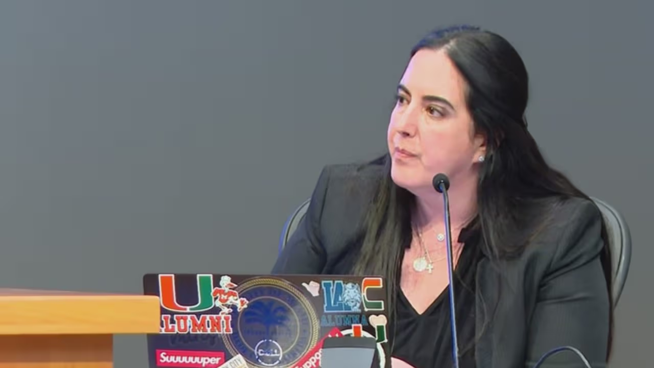 Comisión de Miami despide a la abogada de la ciudad Victoria Méndez ...