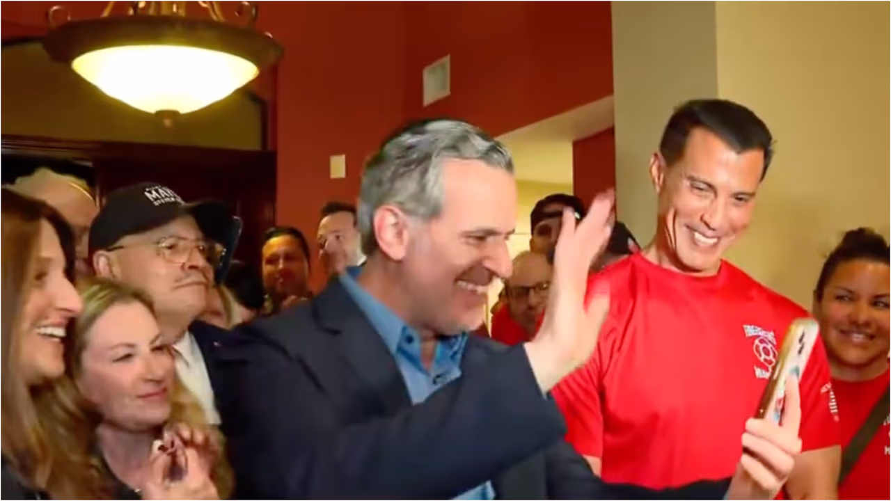 Steven Meiner ganó la alcaldía de Miami Beach y se comunicó con su hijo ...