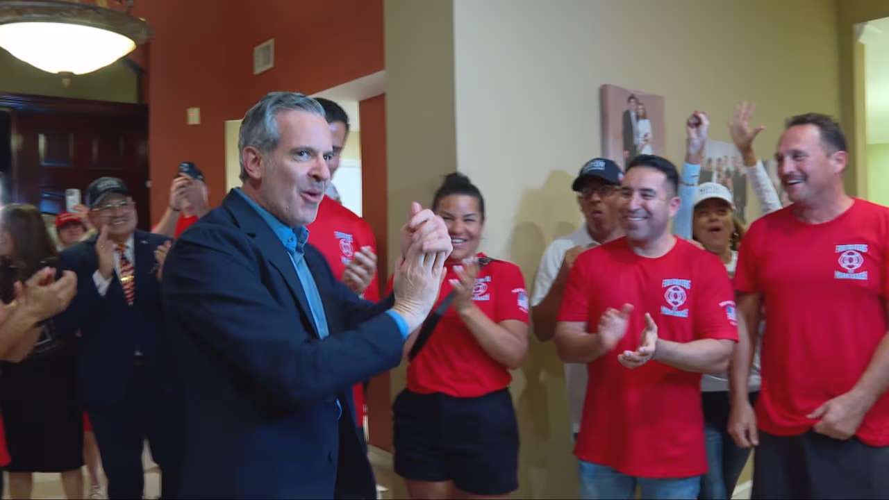 Steven Meiner es reelegido como alcalde de Miami Beach | Video ...