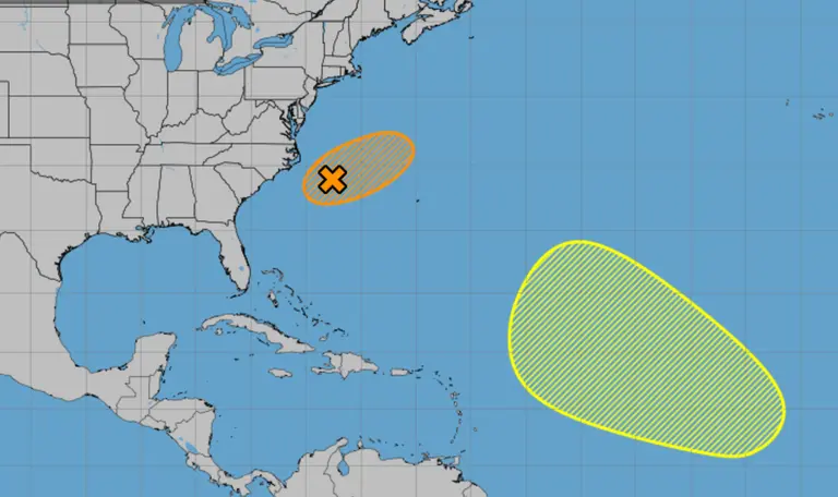 NHC: zona de baja presión AL95 tiene un 50% de probabilidad de volverse ...