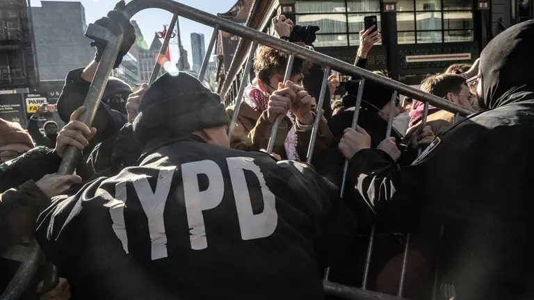 Líderes se pronuncian sobre arrestos durante protestas contra ICE en ...