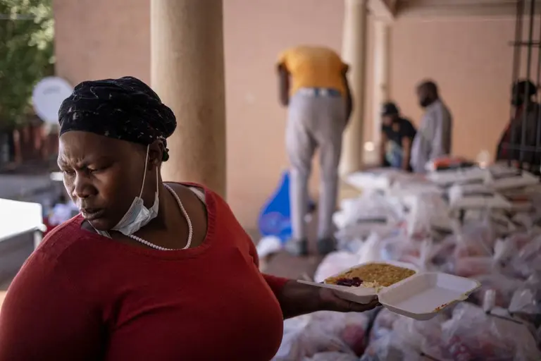Distribuyen comidas preparadas a casi 500 familias en Kissimmee por ...