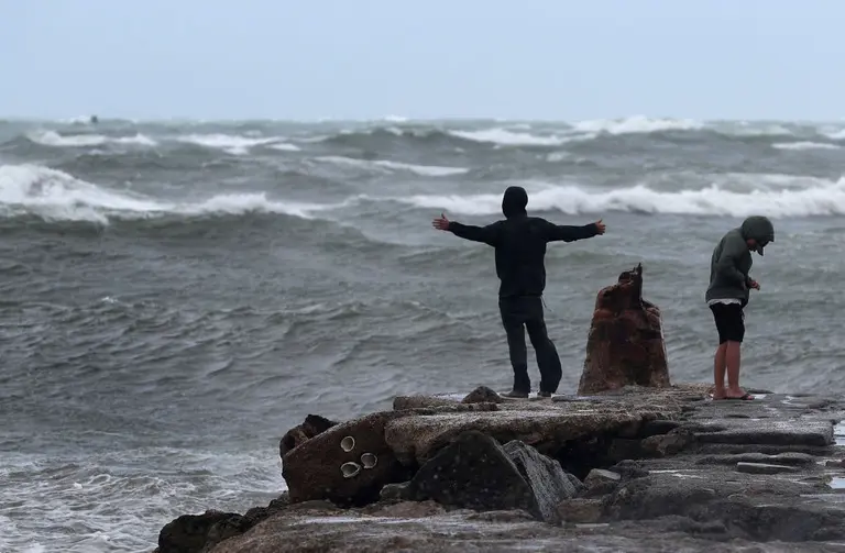 Efectos secundarios de Imelda se sienten en la costa oeste de Florida ...