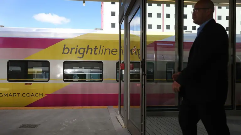 Hablan los primeros pasajeros de la ruta de Brightline que viaja de ...