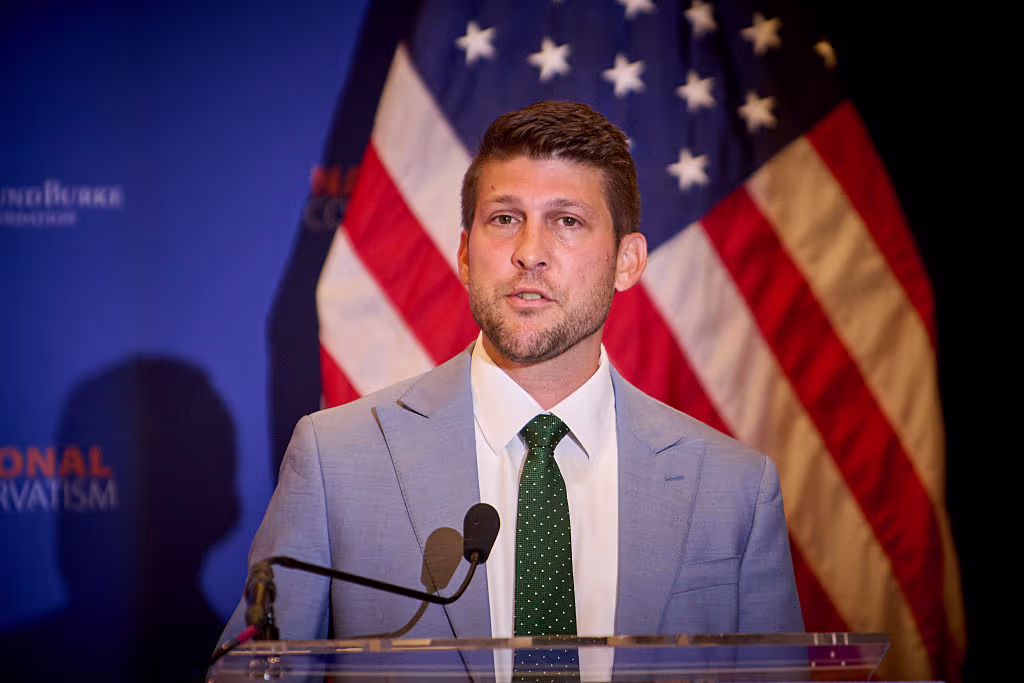Florida lanza portal para denunciar amenazas políticas; caso de maestra ...