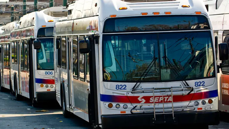 SEPTA pudiera suspender 32 rutas de autobuses si no recibe ...